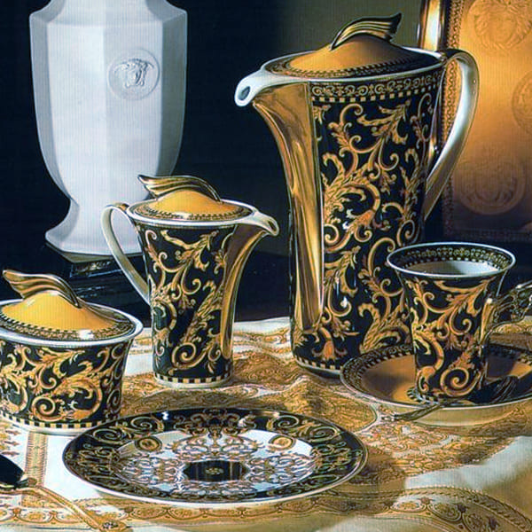 Barocco Versace, opulente e ricco, decoro barocco colorato pieno di oro